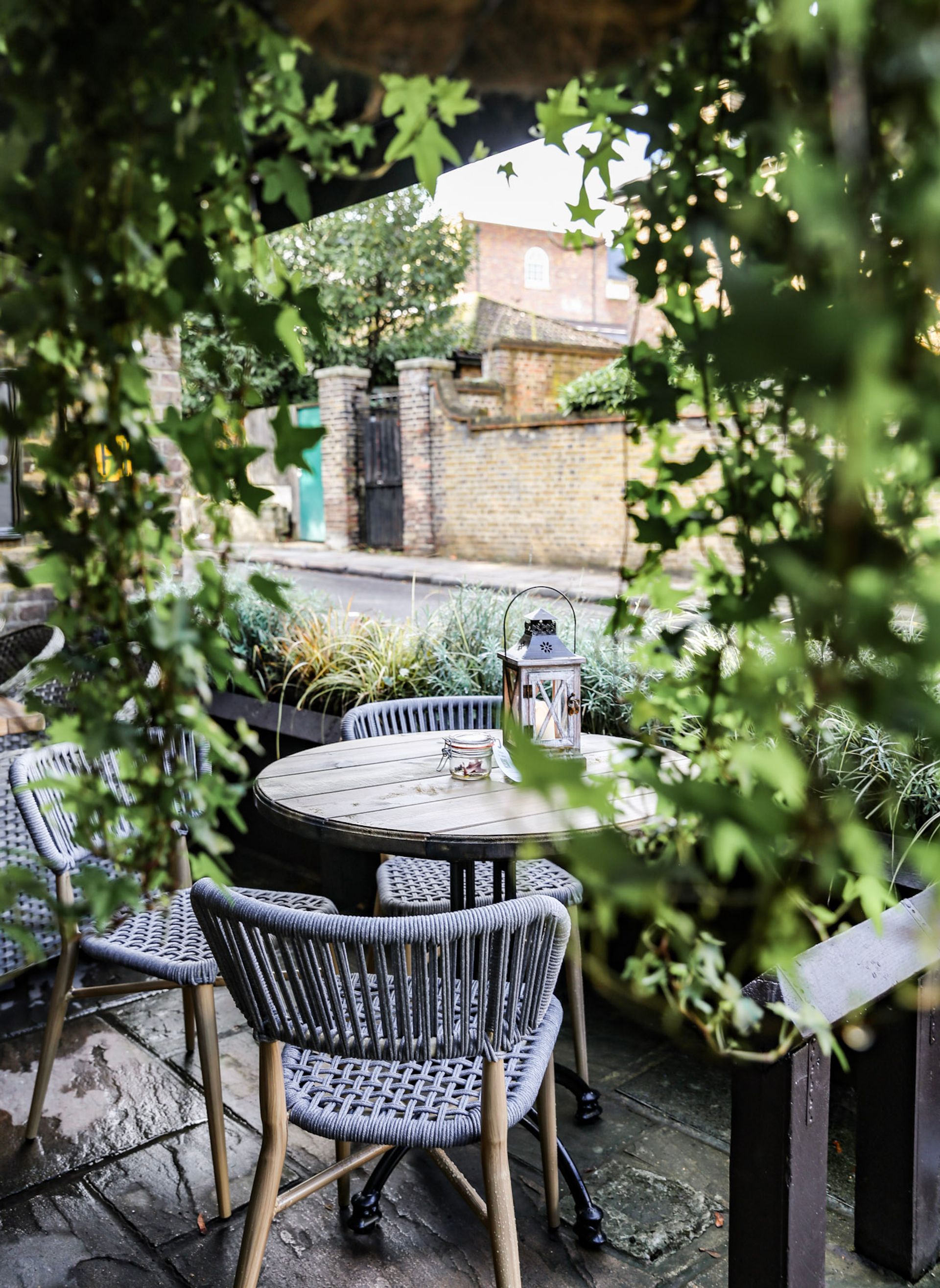 Lass O'Richmond Hill | Young's Pub and Restaurant in Richmond