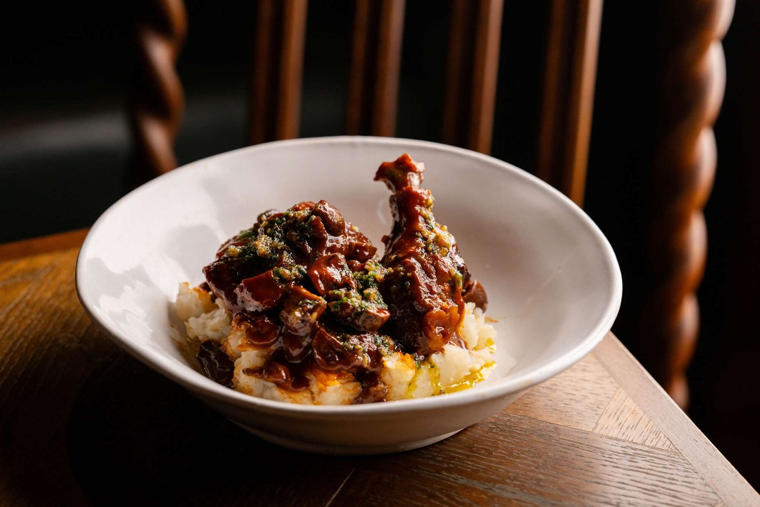 Lass O'Richmond Hill | Young's Pub and Restaurant in Richmond